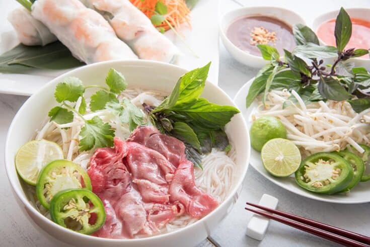 What are the herbs in Vietnamese pho garnish plates?