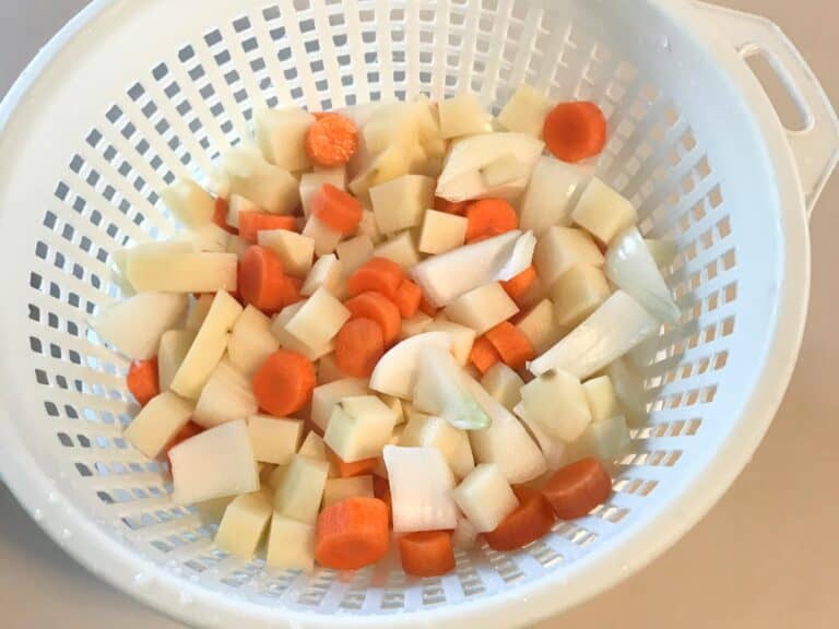 The BEST Authentic Kaeng Kari Kai Recipe - Thai Yellow Curry Chicken