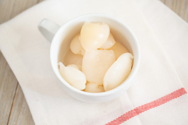 How to Eat Longan and Why You Should Try It (What It Taste Like)